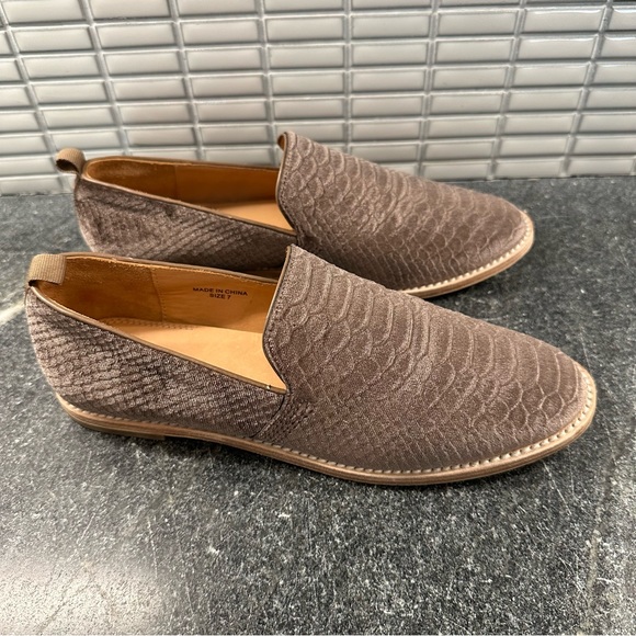 Shoes | Bill Blass Sutton Welt Taupe 7 Flats | Poshmark